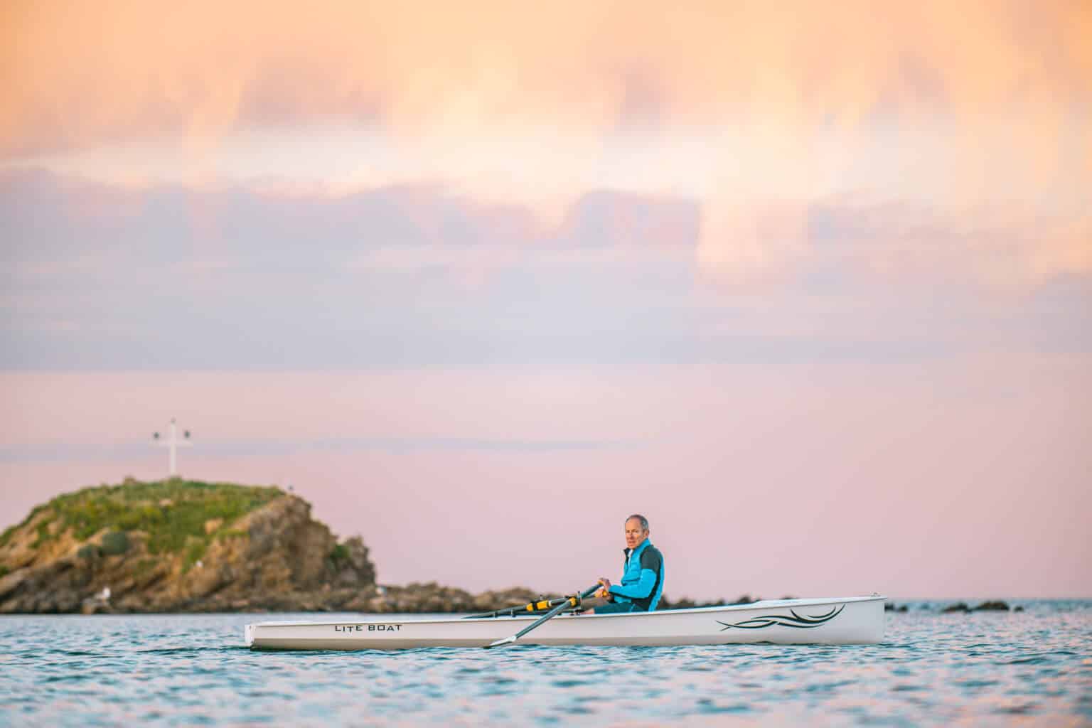 Rowing boat for leisure and adventure - X Row