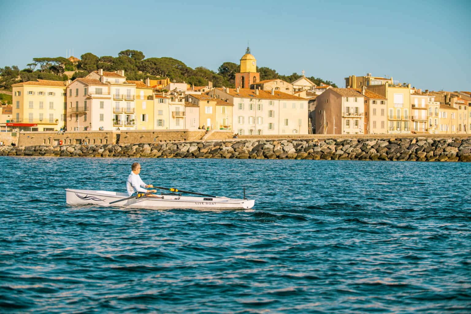 Rowing boat for leisure and adventure - X Row